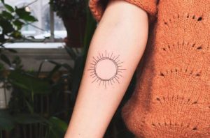 Tatuajes de Sol con Significado, Diseños e Ideas - Tatuing